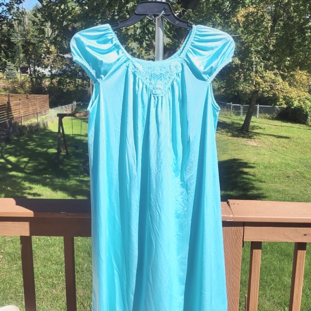 Vintage Lorraine Light Blue Short Nightgown With Lace… - Gem